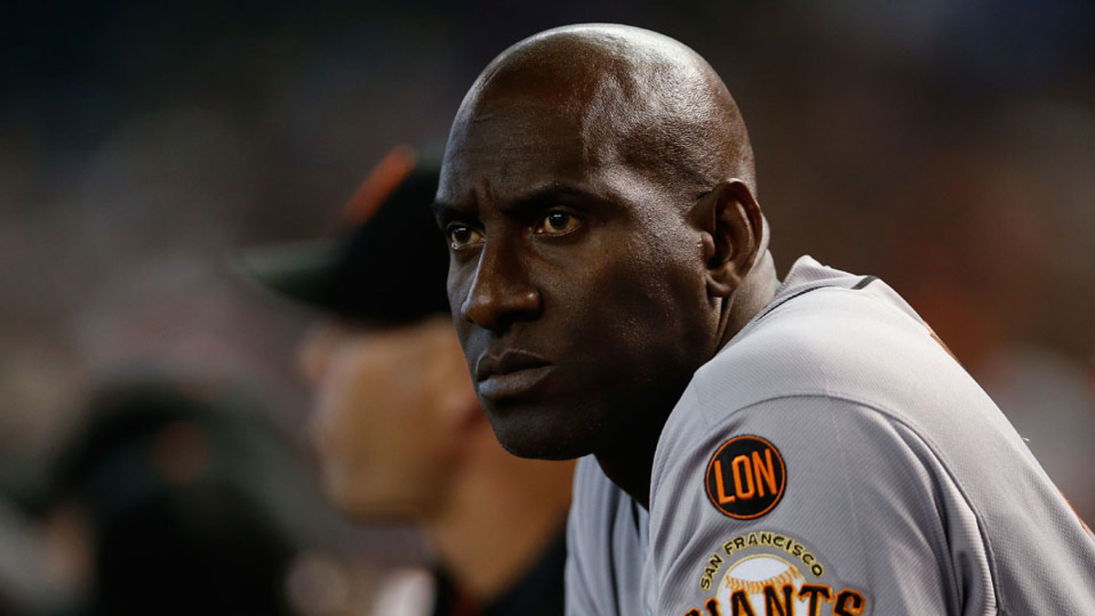 San Francisco Giants: Coach Roberto Kelly hit in head by throw - Sports ...