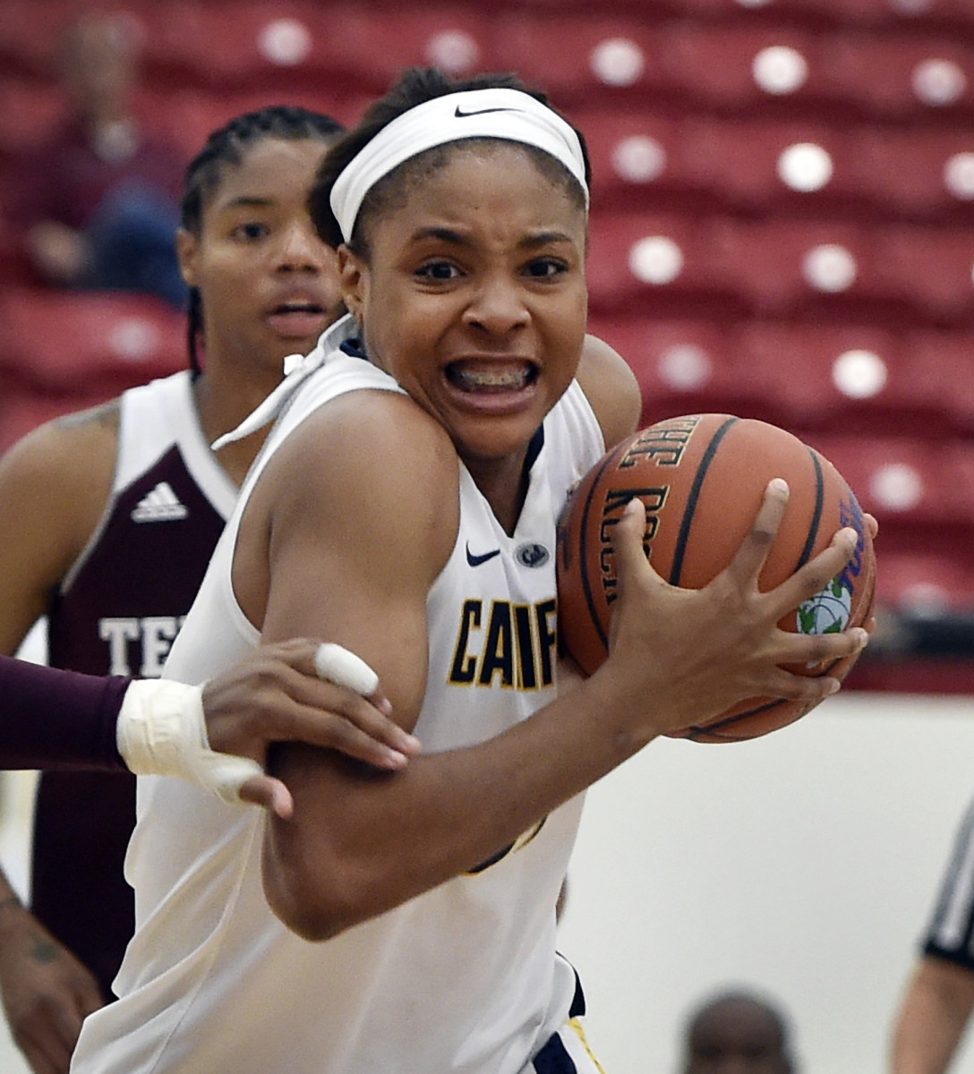 Freshman Anigwe leading Cal women on both ends of court - Sports ...