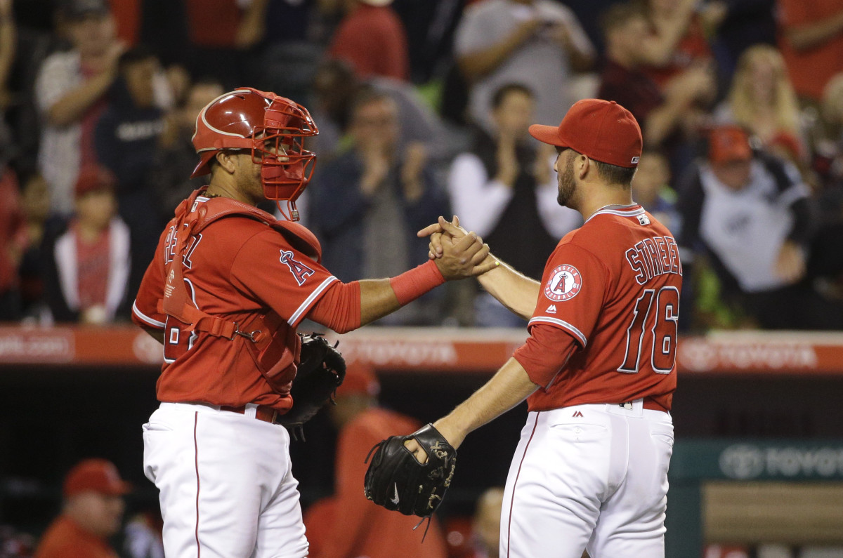 Giavotella and Calhoun lead Angels past Twins 5-4 - Sports Illustrated