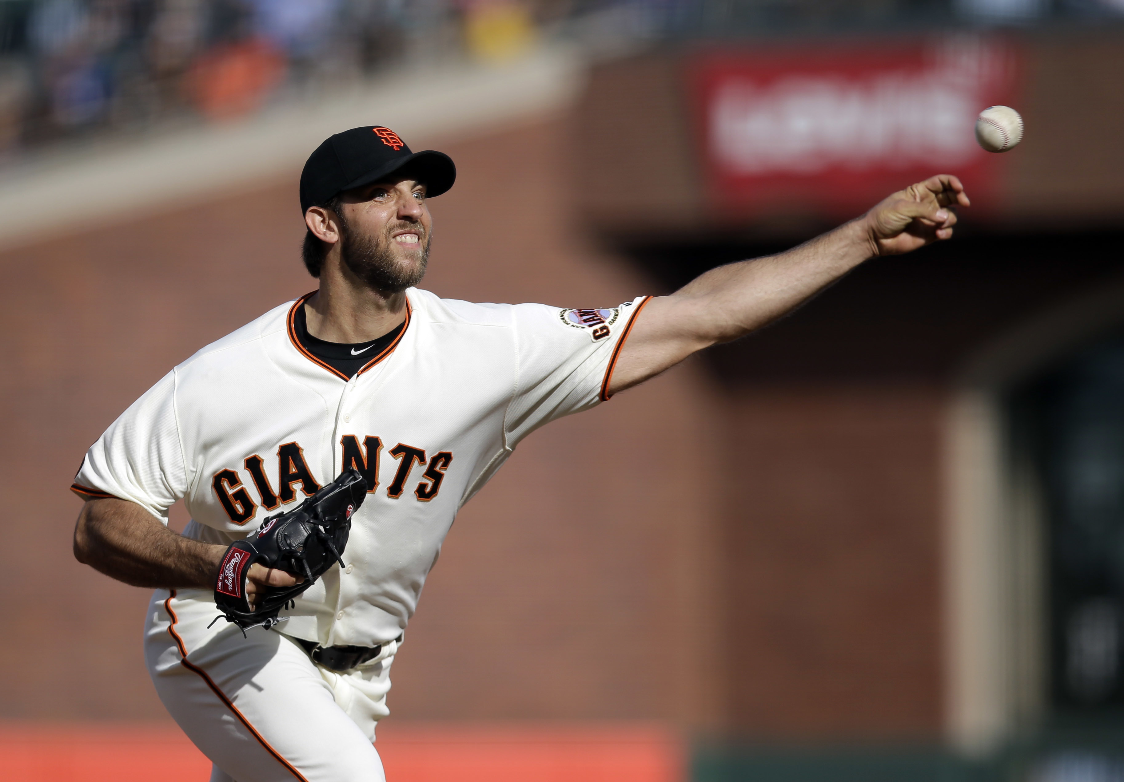 Bumgarner throws gem, gets RBI in Giants' 1-0 win over Cubs - Sports ...