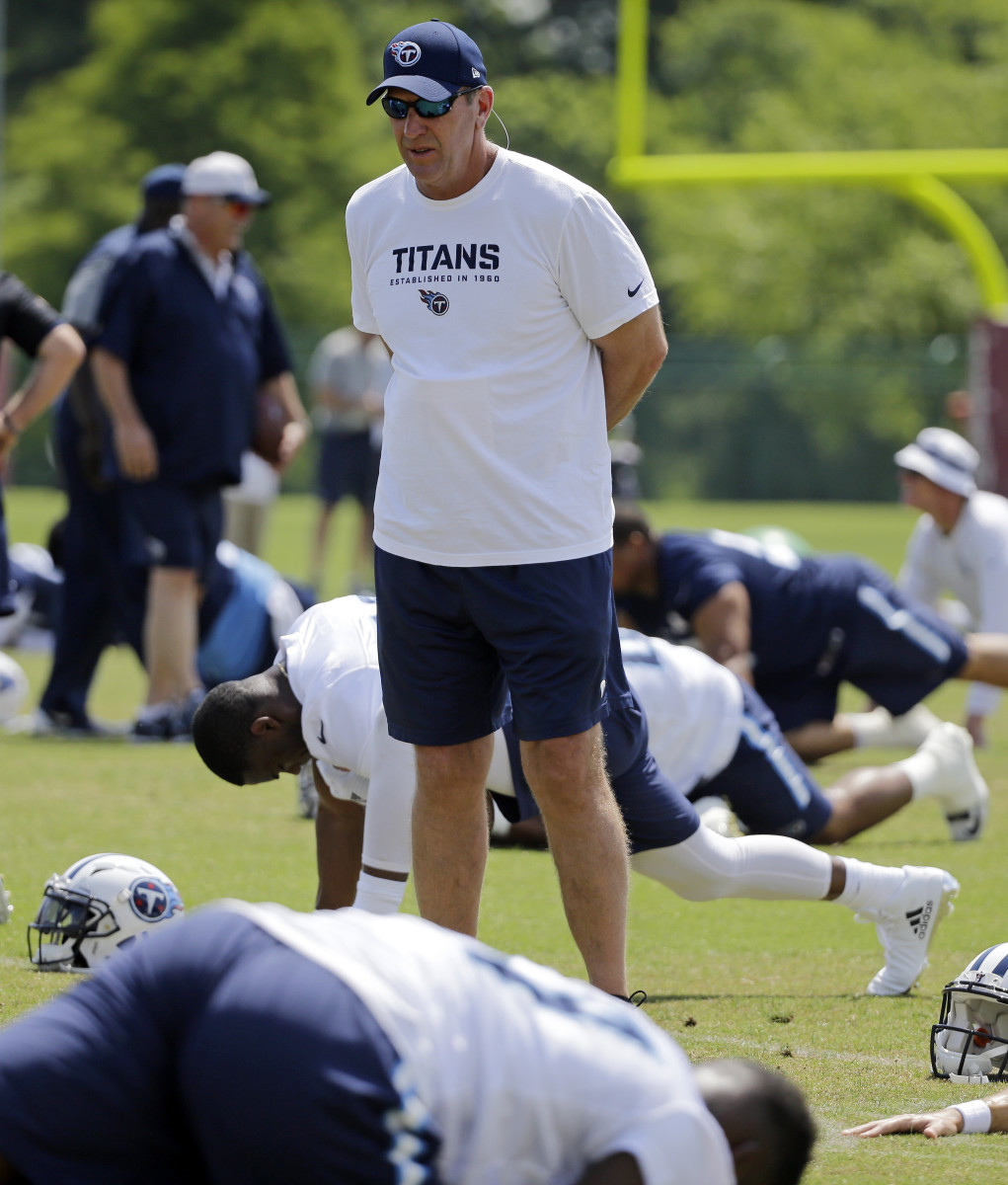 Titans offensive lineman Byron Bell dislocates left ankle - Sports ...