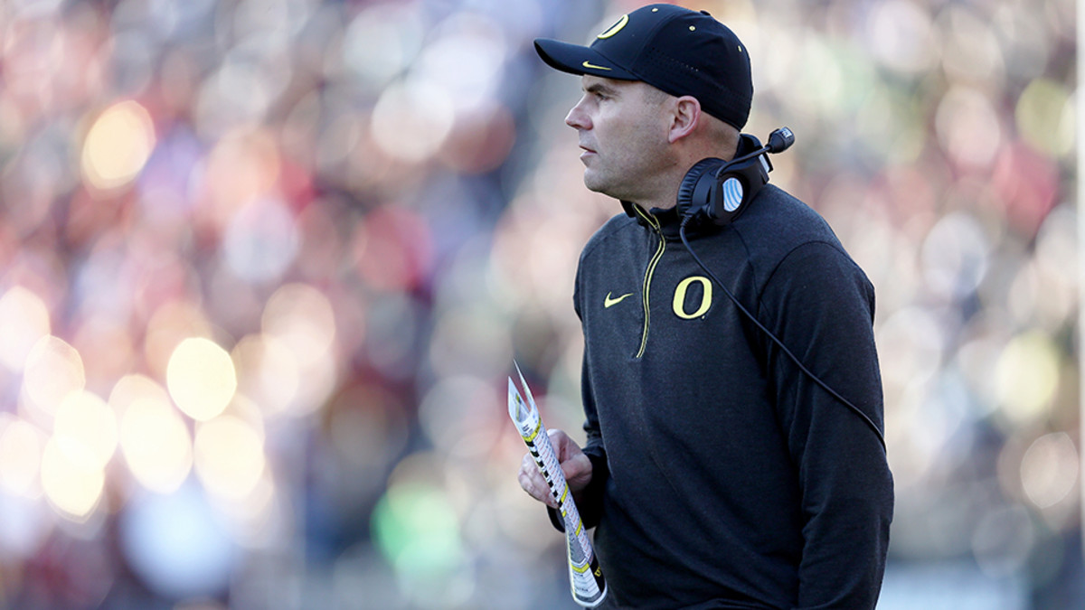 Does Oregon football have quarterback recruiting problem? - Sports ...