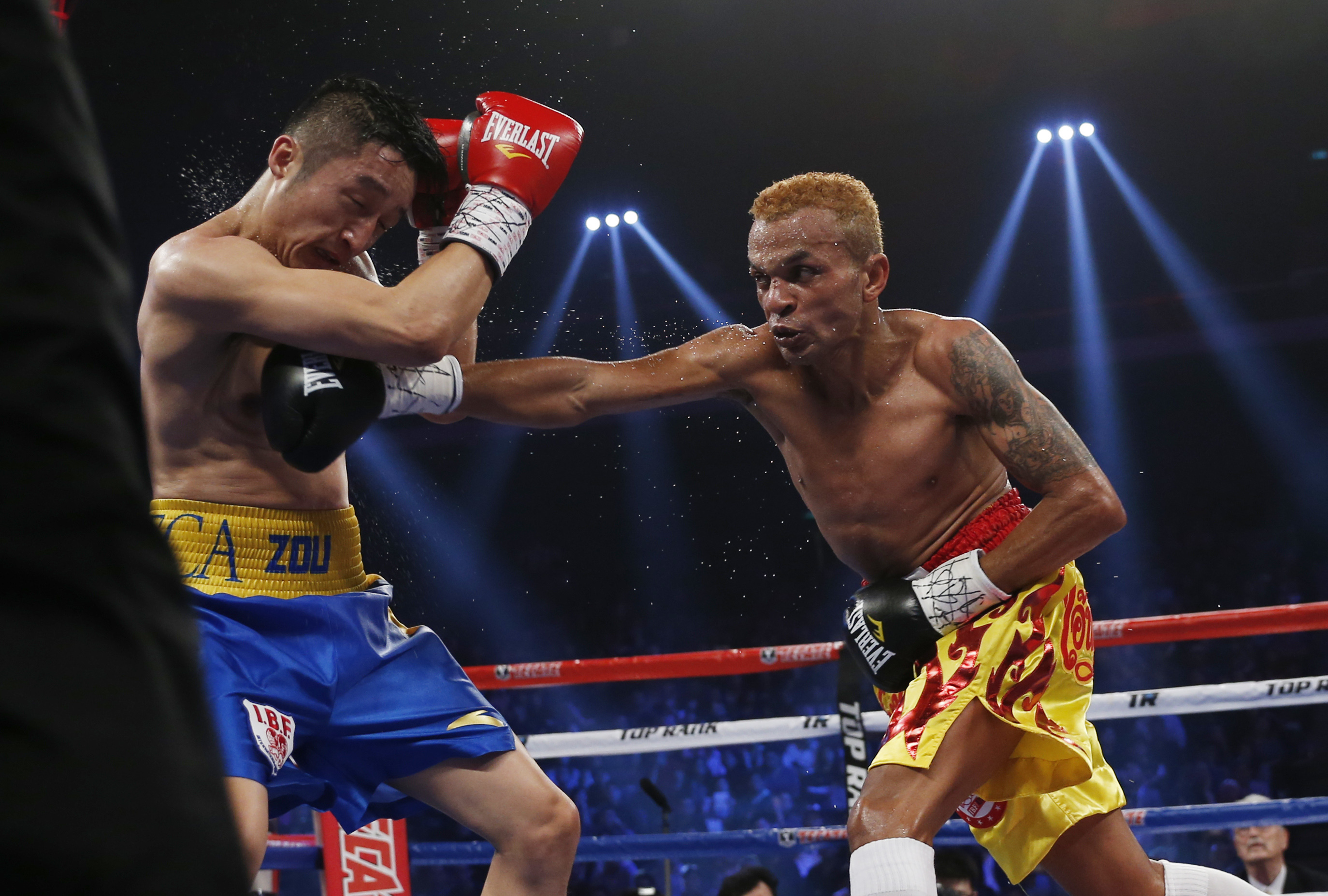 No headgear, new scoring, 3 pros headline Olympic boxing - Sports ...