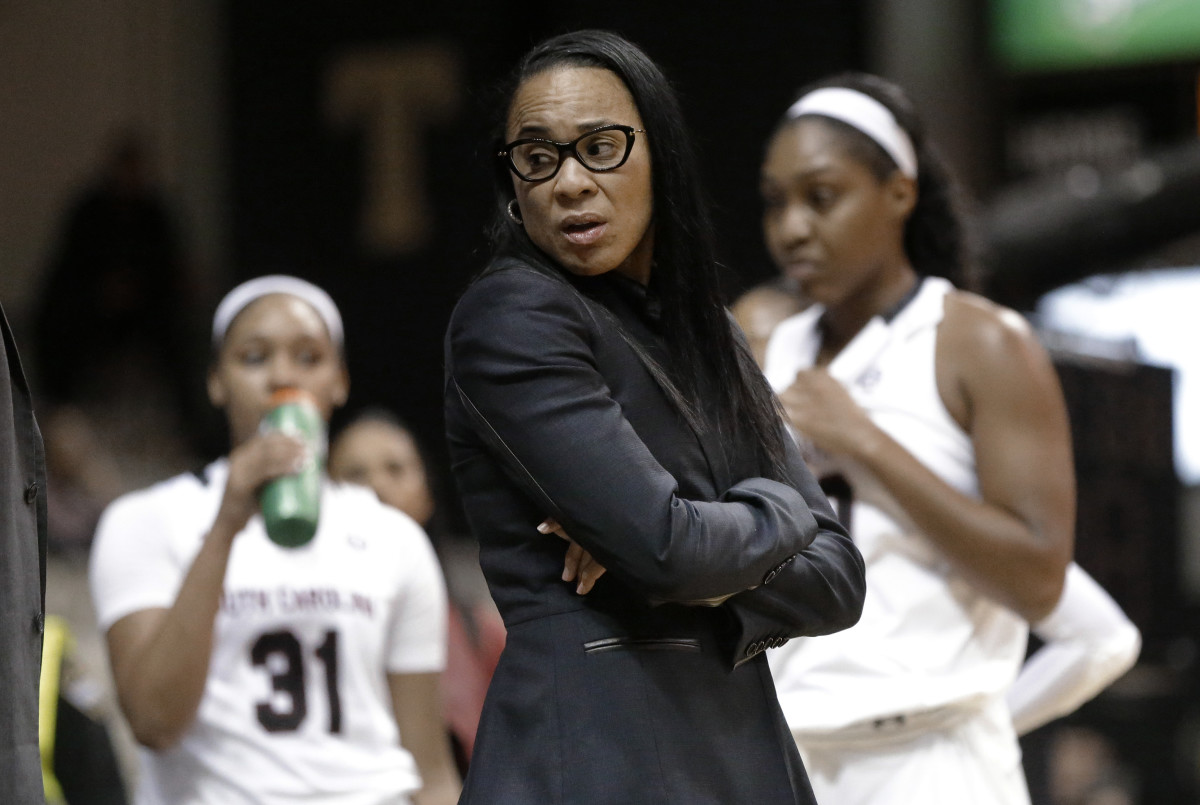 College coaches take time out to work with US team - Sports Illustrated