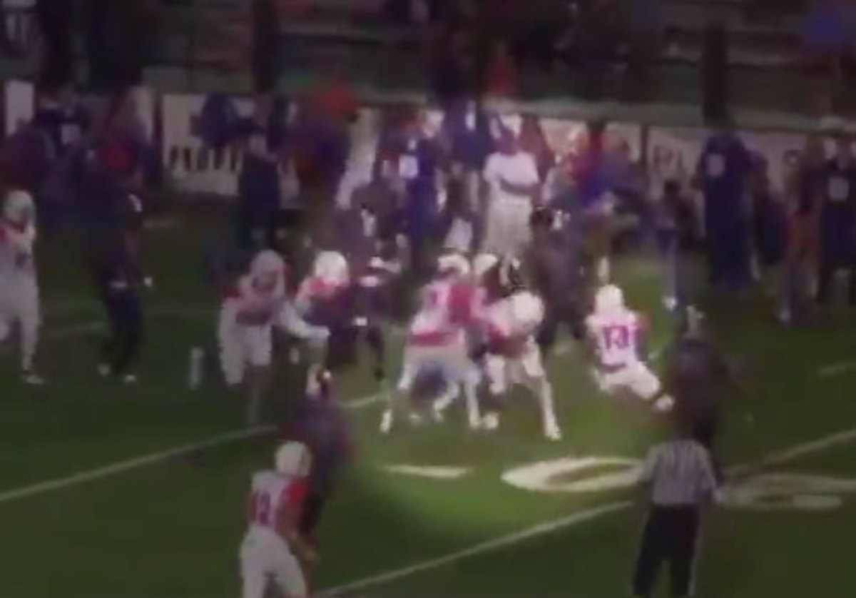 Bad snap, unbelievable play: See this amazing high school TD - Sports ...