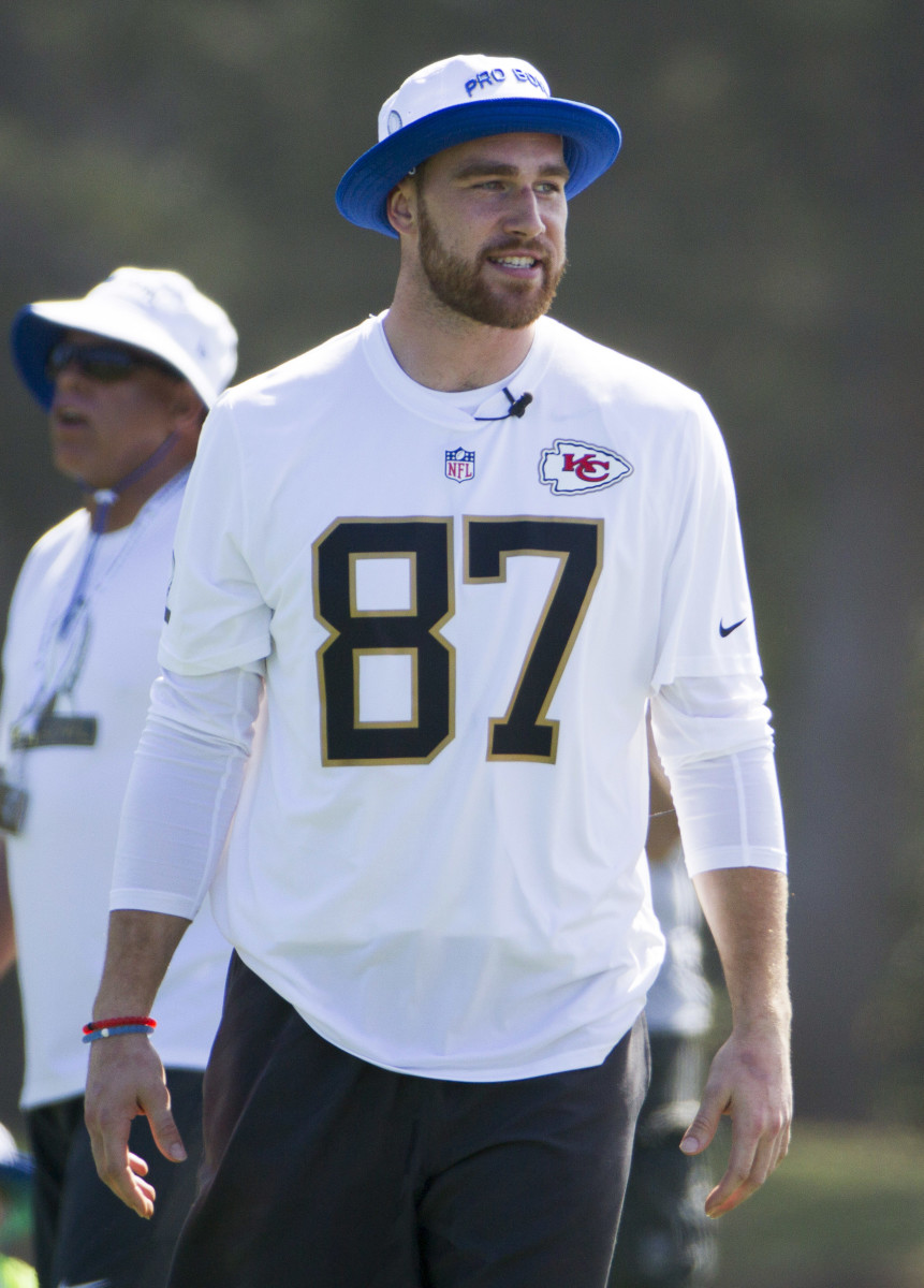 Michael Bennett does it all at Pro Bowl practice - Sports Illustrated