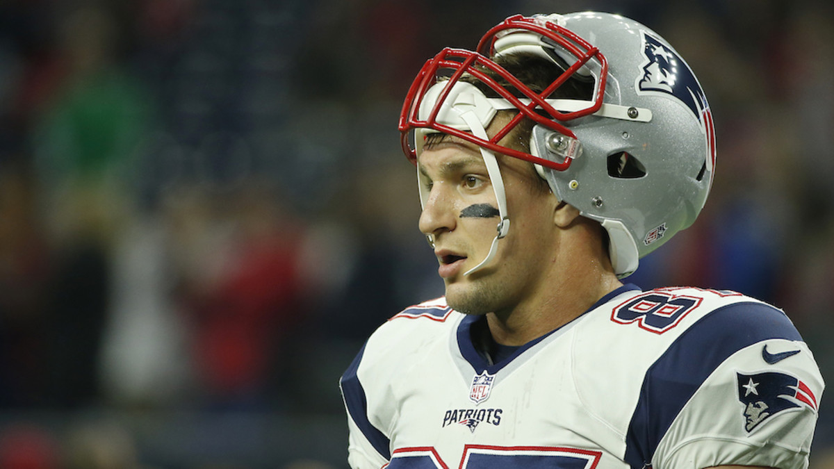 Rob Gronkowski dances, hands out ice cream (Video) - Sports Illustrated