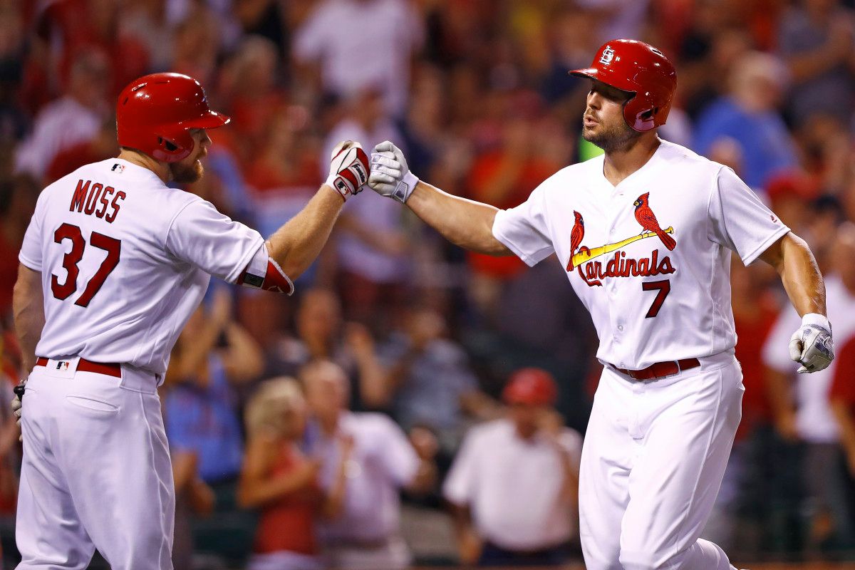 Cardinals slugger Matt Holliday leaves after hit by pitch - Sports ...