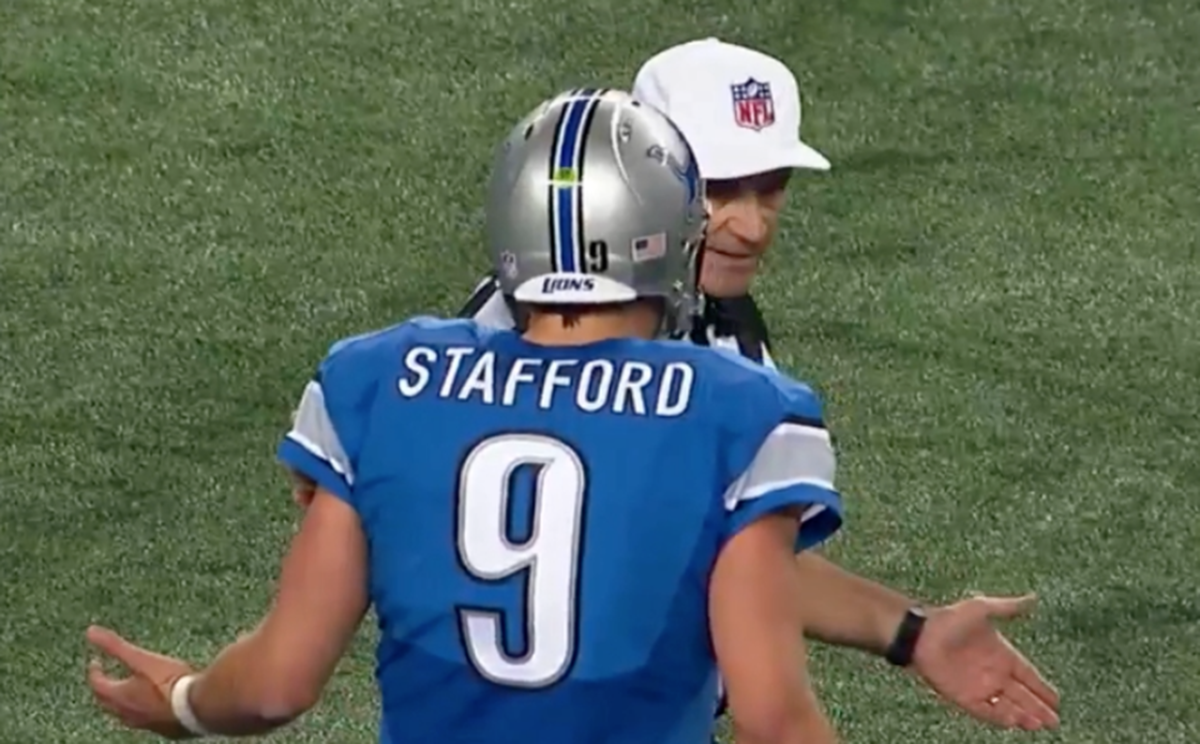 Referees pick up late pass interference flag without explanation in ...