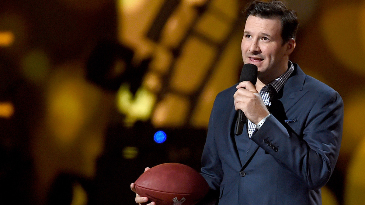 Watch: Tony Romo throws jab at Patriots over Deflategate at ACMs ...