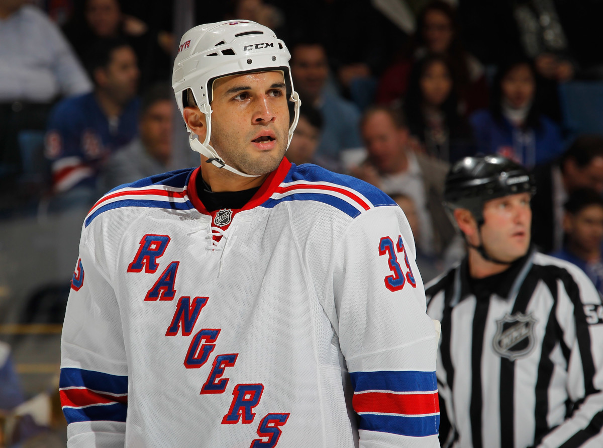 Ex-NHL player Andre Deveaux attacks opponent with warmup slash - Sports ...