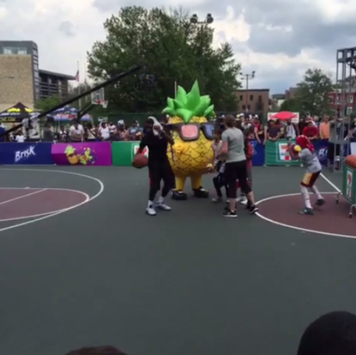 D.C. City Slam featured awesome dunks and a dancing pineapple - Sports ...
