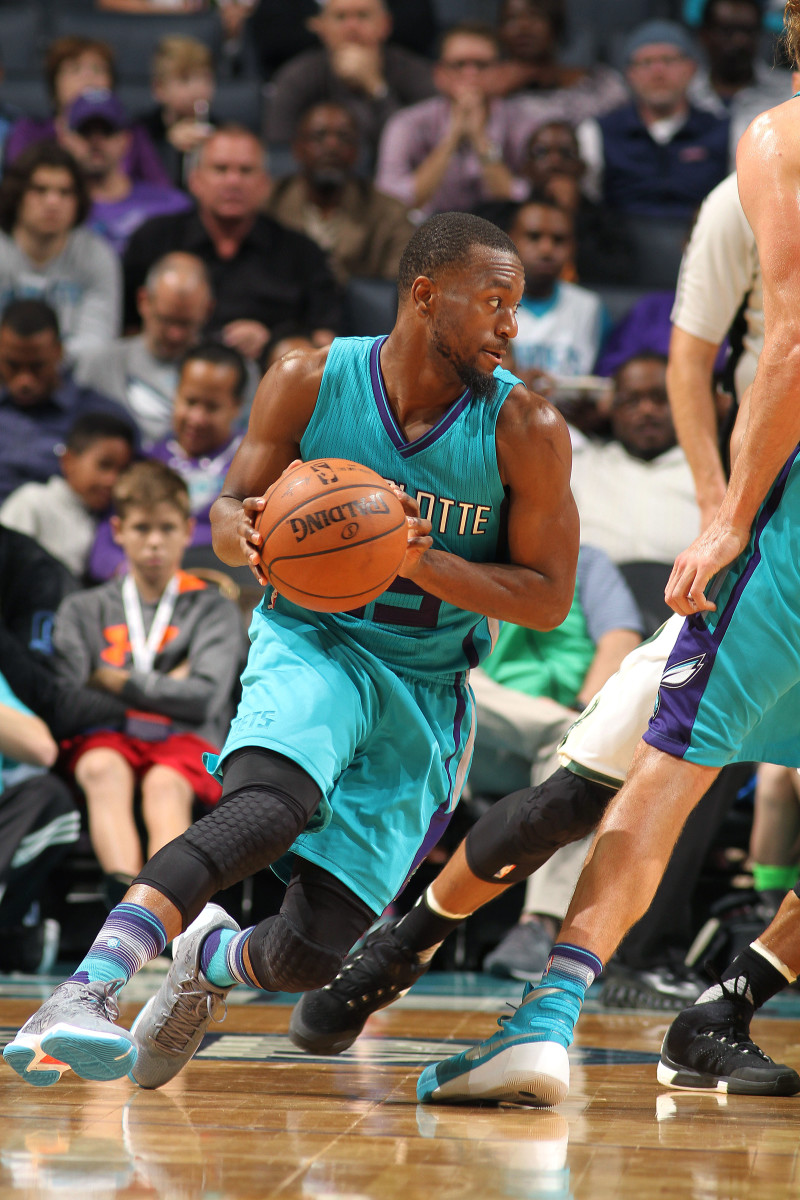 Walker scores 22, Hornets hold off Bucks - Sports Illustrated