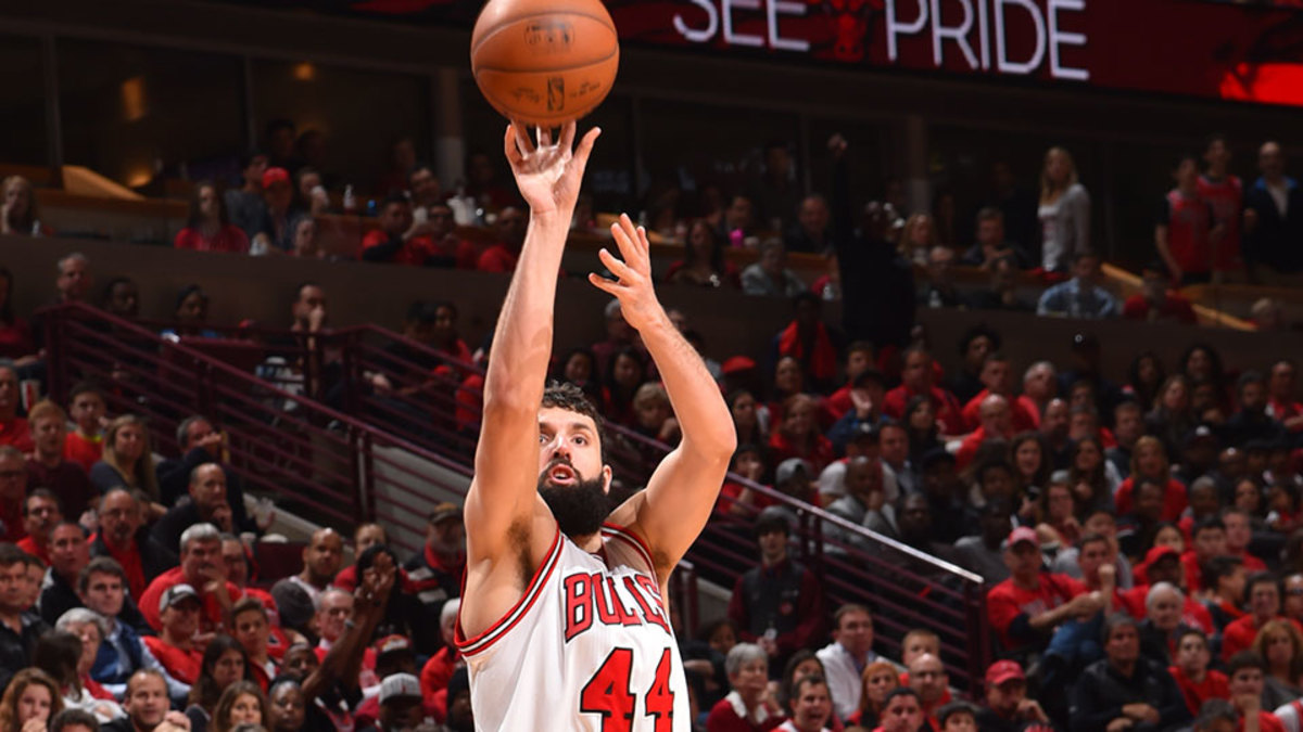 Video: Bulls' Nikola Mirotic hits shot from beyond half-court - Sports ...