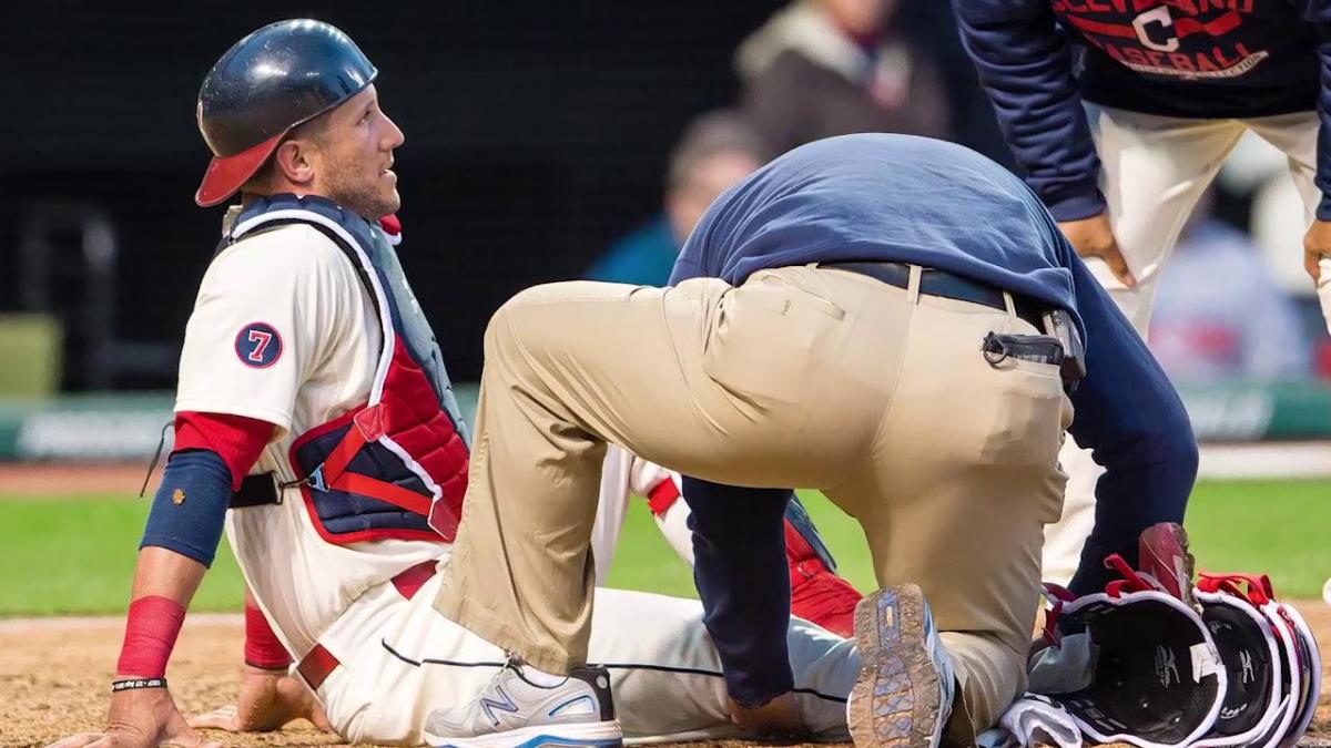 Yan Gomes suffers right knee sprain in home plate collision - Sports ...