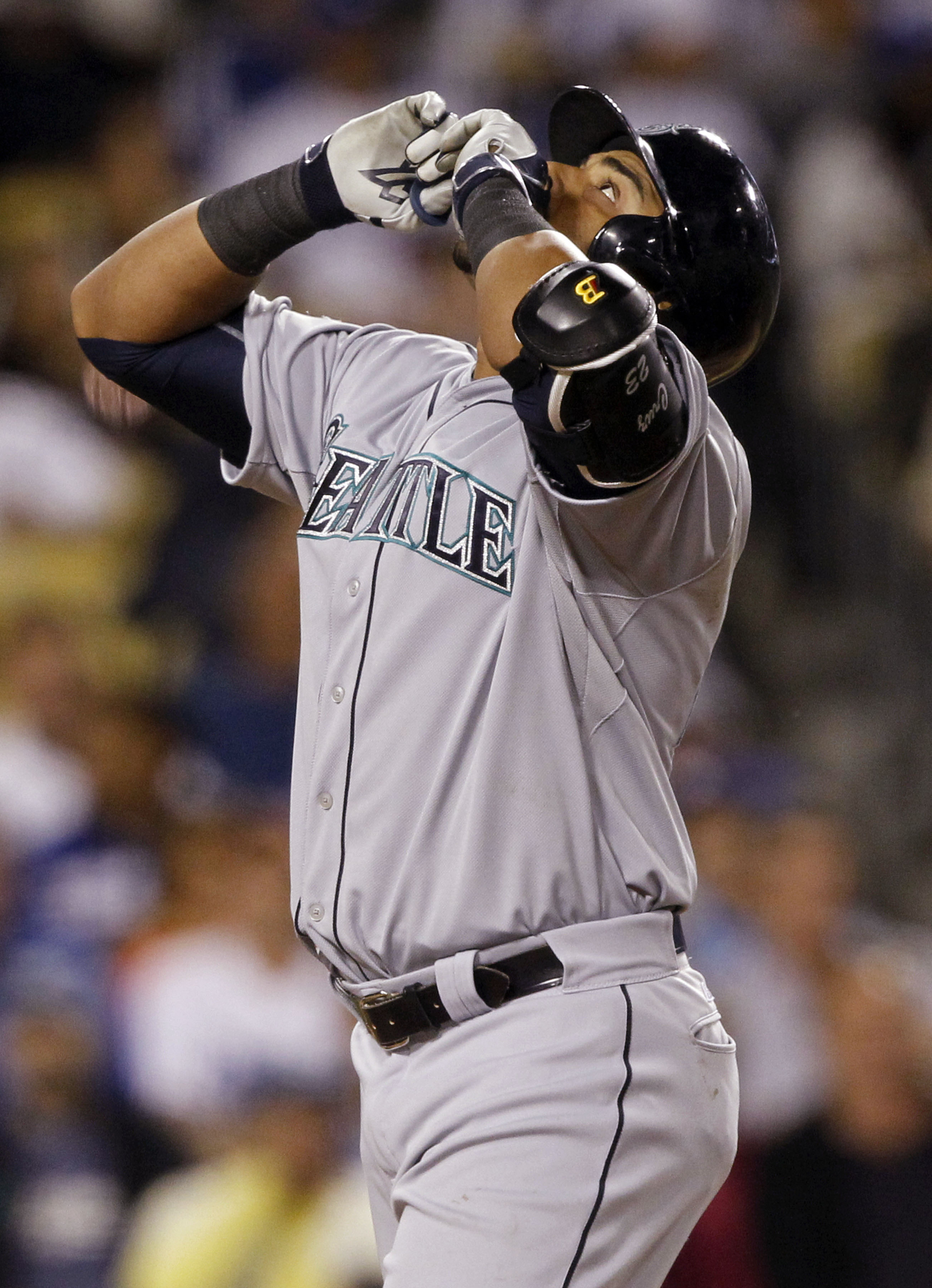 Mariners' Cruz homers in fifth straight game - Sports Illustrated