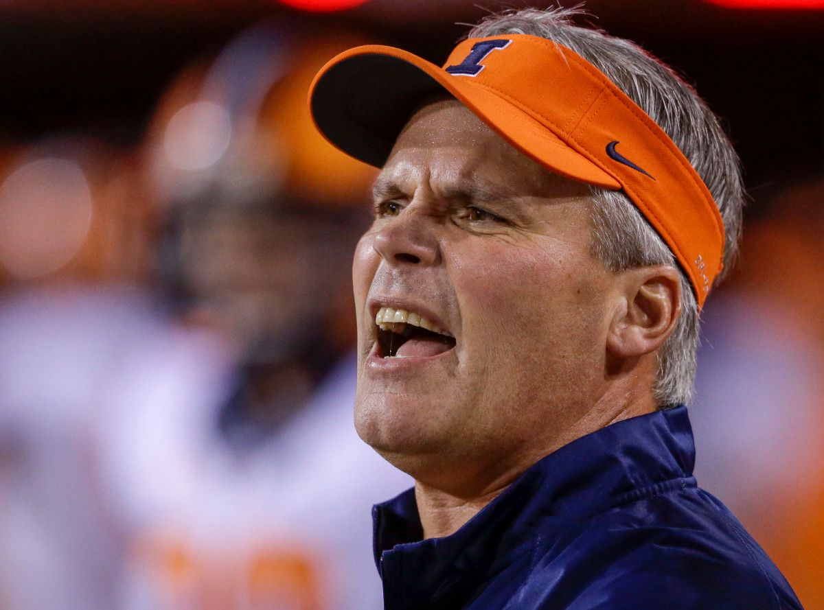 Cubit tries to focus on football amid Illinois uncertainty - Sports ...