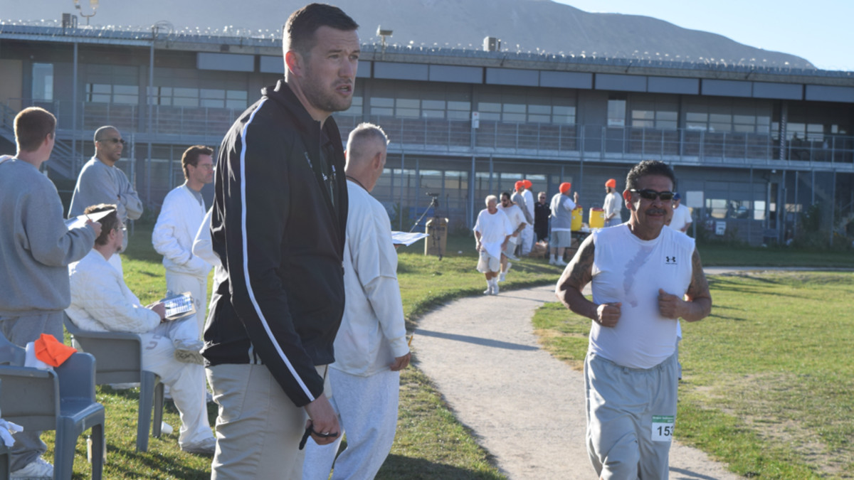 Free to Run: Weber State coach helps stage a prison yard marathon ...