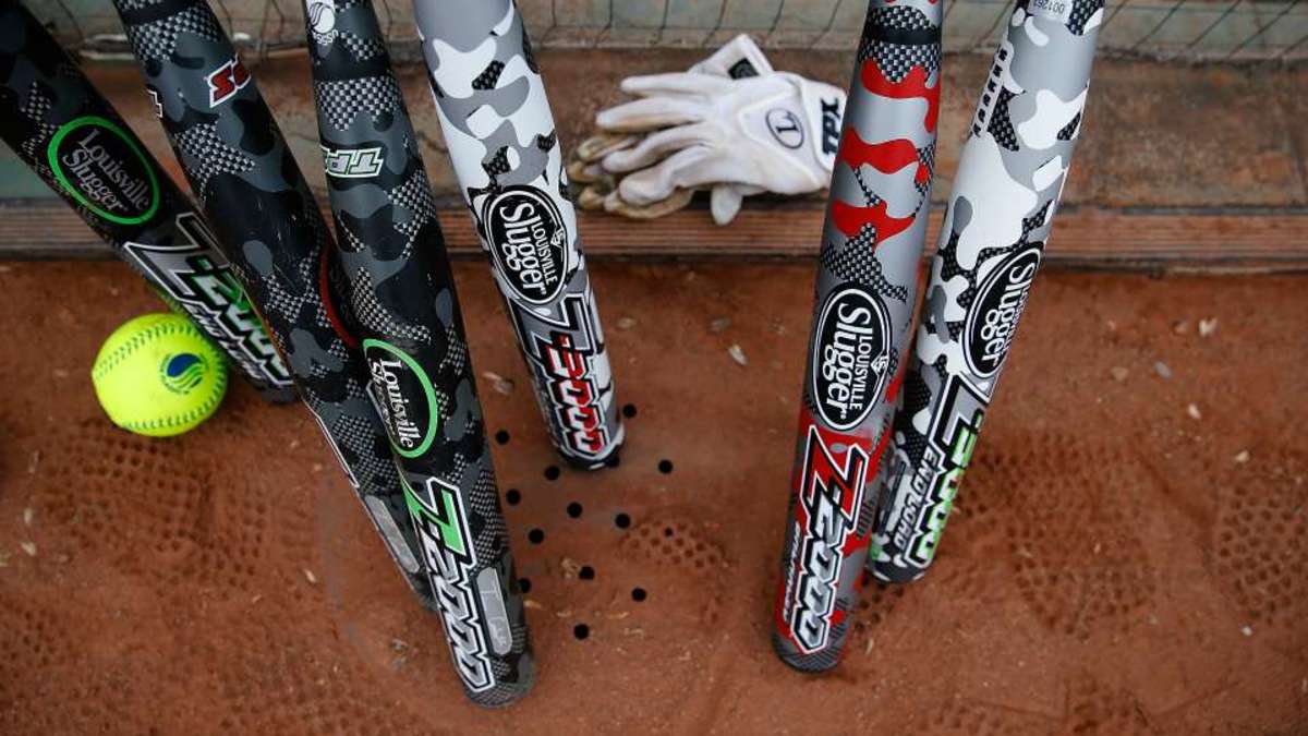 Softball player flashes crazy bat juggling skills - Sports Illustrated