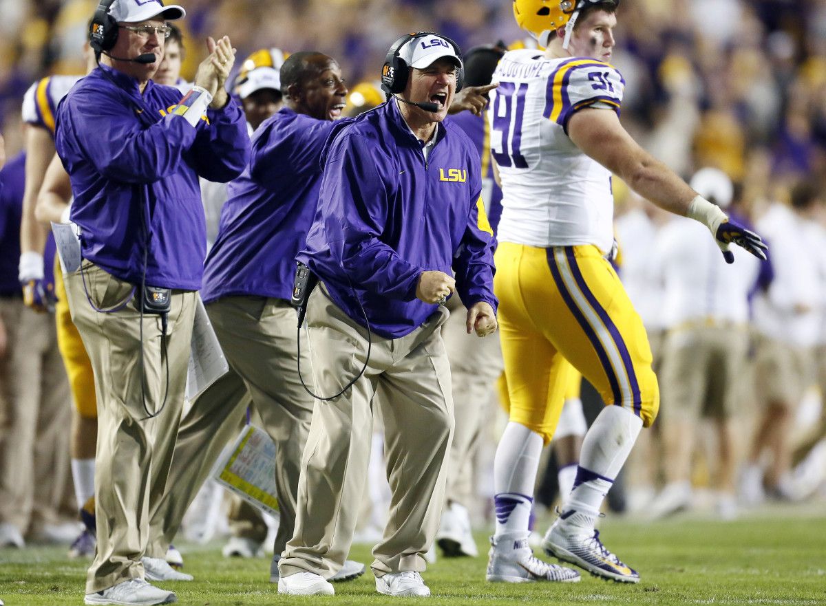 LSU says Les Miles to stay; Tigers beat Texas A&M 19-7 - Sports Illustrated