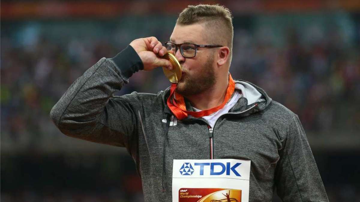 Drunk hammer thrower pays for cab with Gold Medal - Sports Illustrated
