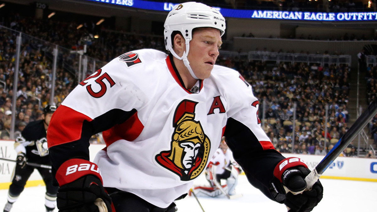 Senators' Chris Neil out indefinitely with fractured thumb - Sports ...