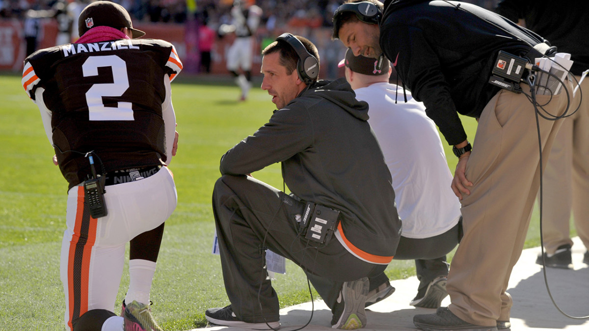 NFL investigating text messages sent to Cleveland Browns sidelines ...