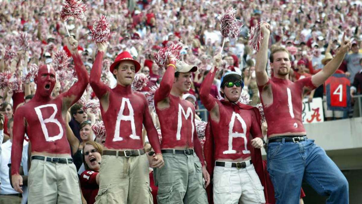 Alabama fans sprint to get team autographs at fan day - Sports Illustrated