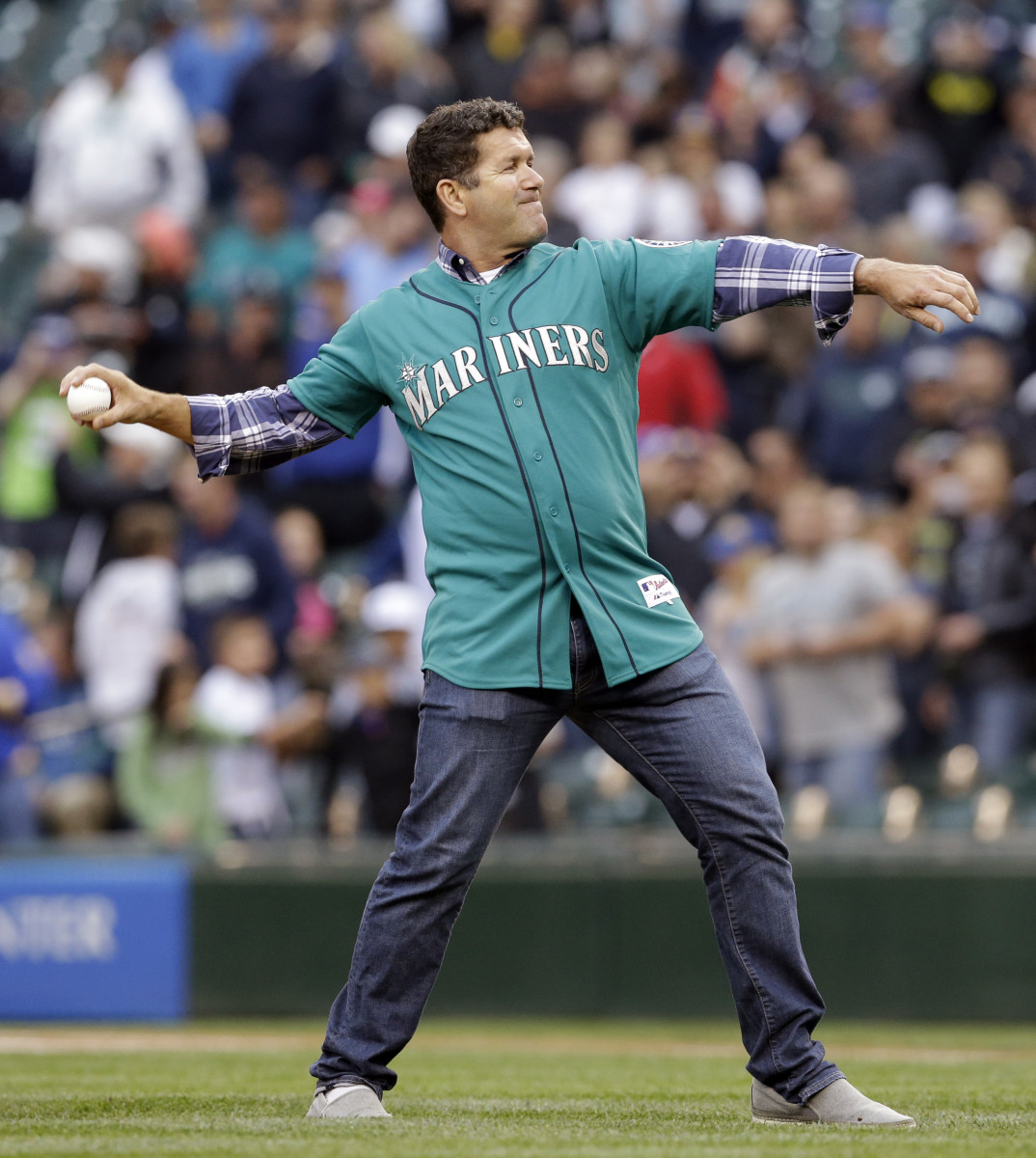 Mariners hire Edgar Martinez as hitting coach, reassign HoJo - Sports ...