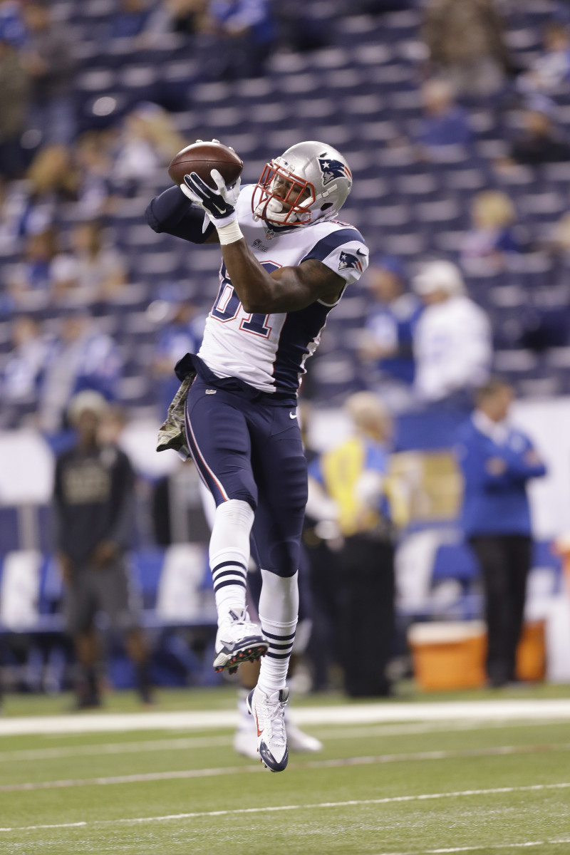 Bucs bring back TE Tim Wright - Sports Illustrated