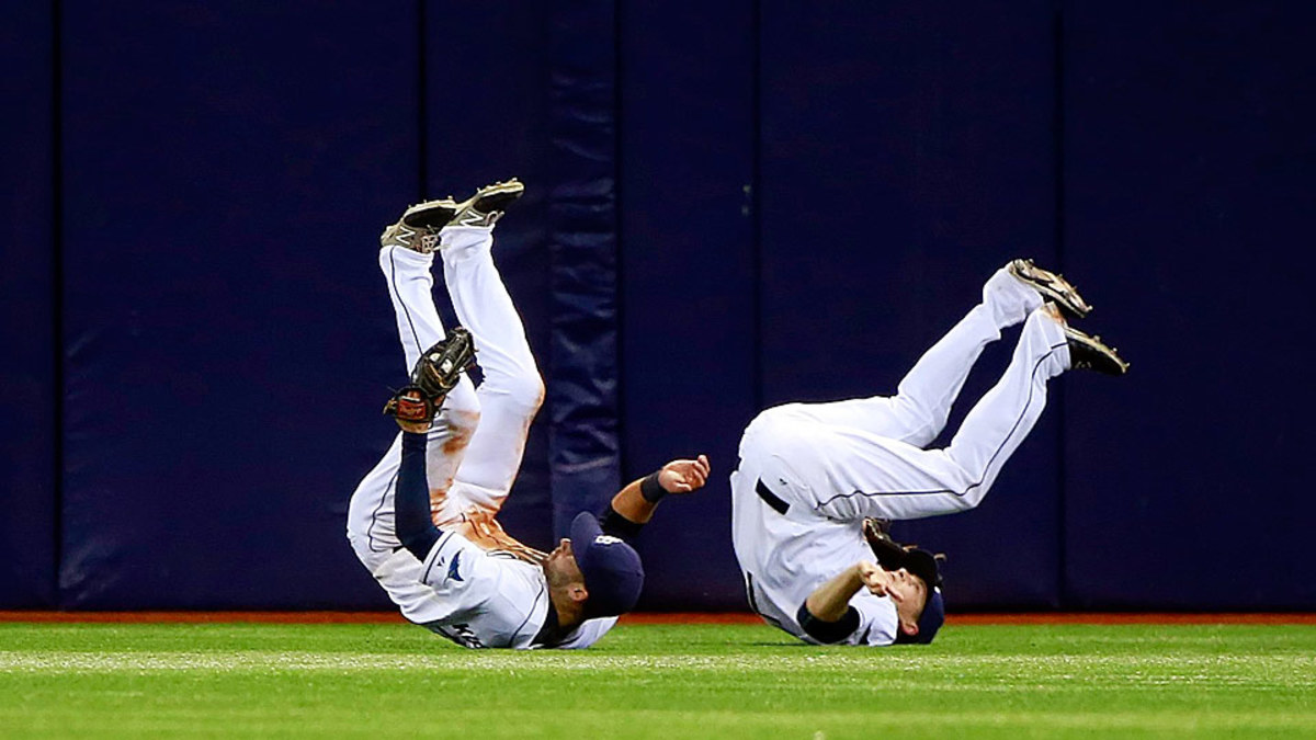 Watch: Rays' Kiermaier makes catch, collides with Nava - Sports Illustrated