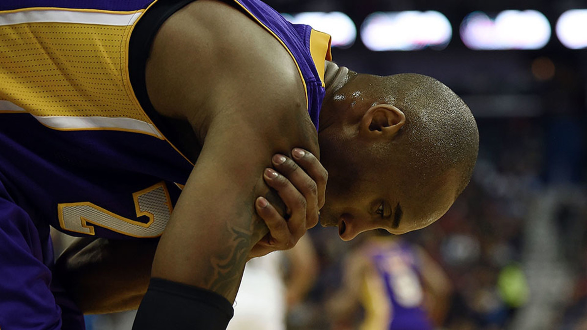 Kobe Bryant: Lakers G rehabbing shoulder injury, takes shots - Sports ...