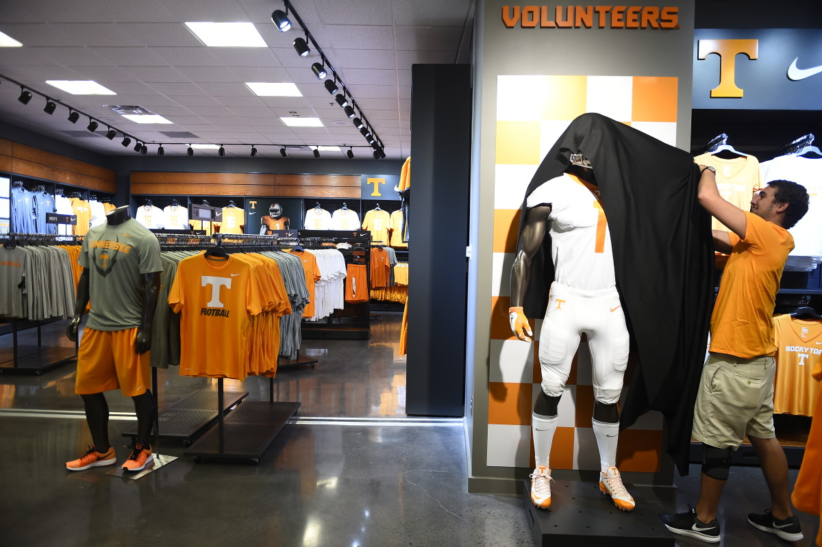 Tennessee enters new era with beginning of Nike contract - Sports ...