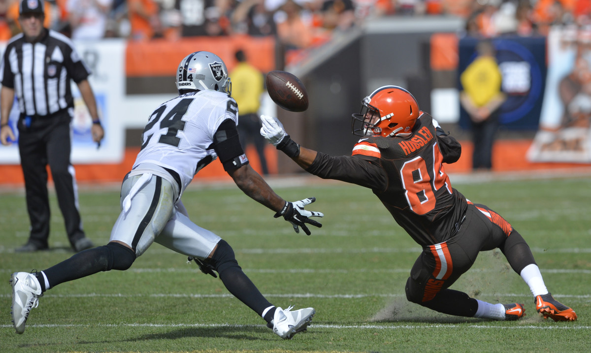 Carr, Raiders end road skid with 27-20 win over Browns - Sports Illustrated