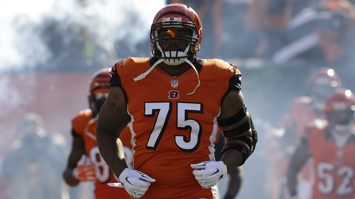 Defensive tackle Devon Still re-signs with the Cincinnati Bengals ...