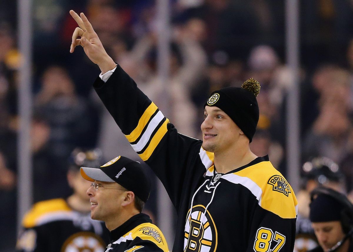 Rob Gronkowski is playing dodgeball at hockey games now - Sports ...