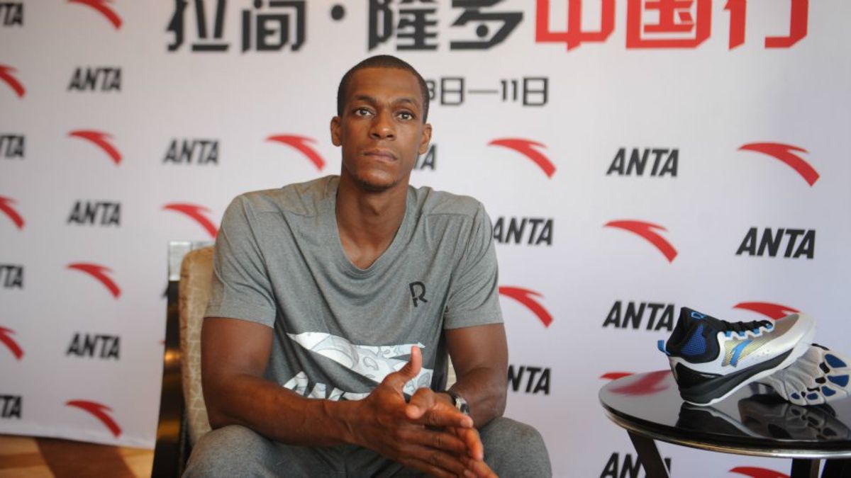 Kings’ Rajon Rondo shoots around on a Phunkee Duck - Sports Illustrated