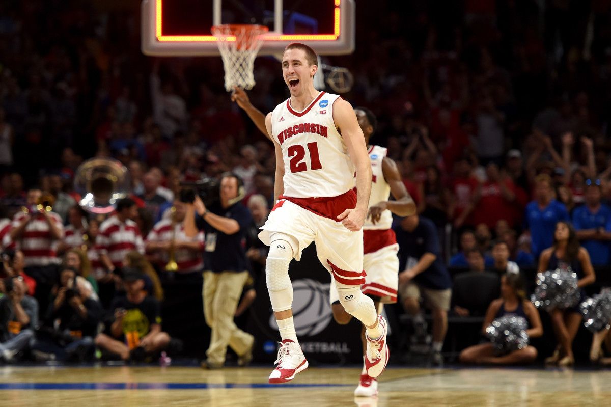 Badgers Josh Gasser's contact lens goes flying in opening minutes ...