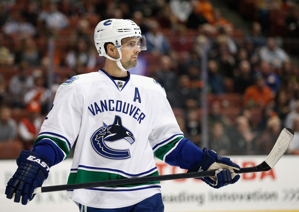 Vancouver Canucks: Dan Hamhuis sustains facial fracture - Sports ...