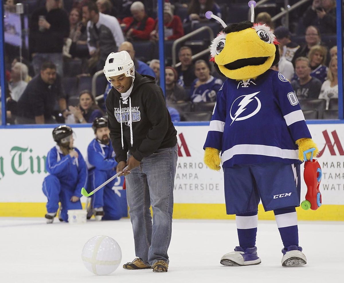 Wednesday's P.M. Hot Clicks: Wacky Sports Photos of the Week - Sports ...