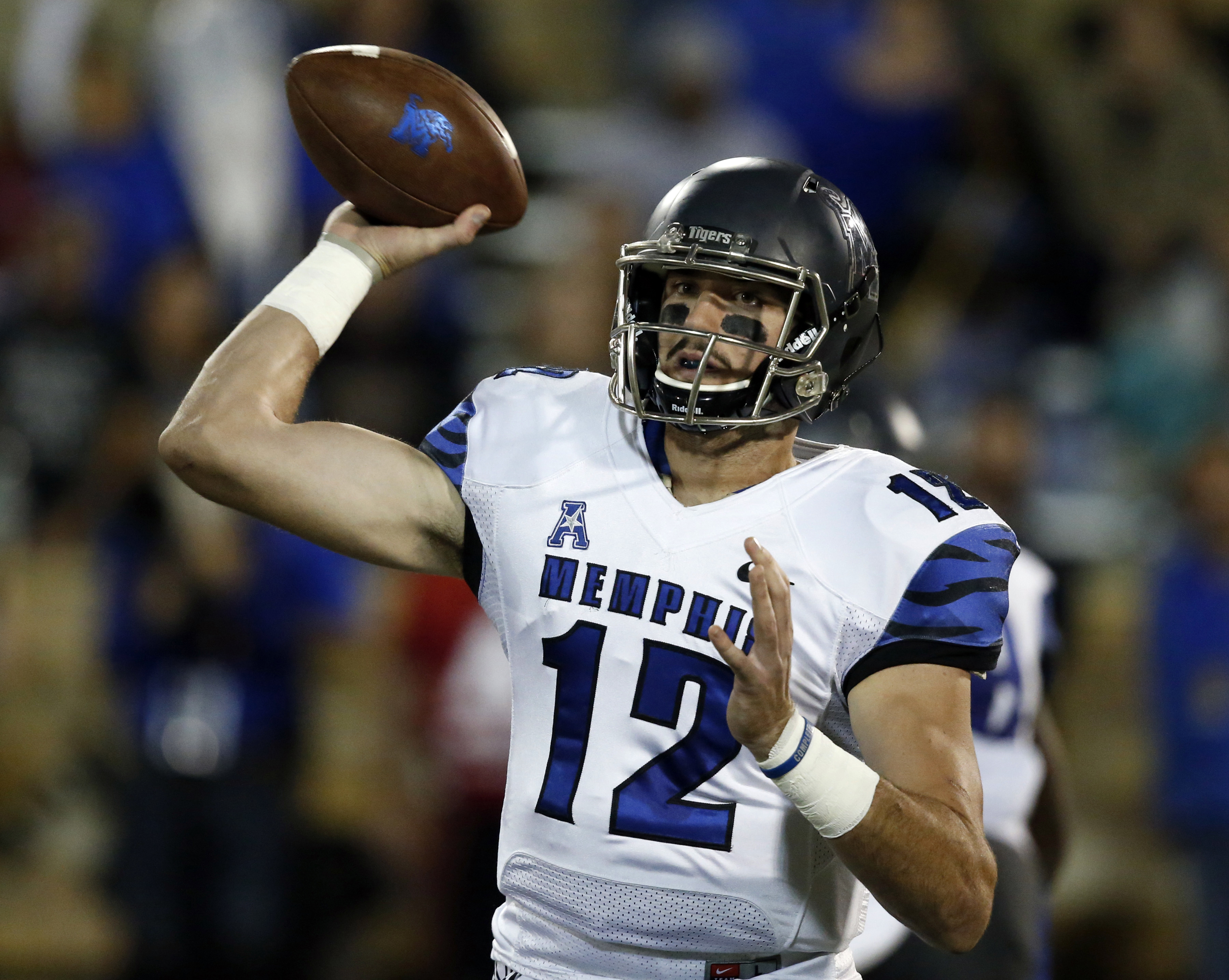 Lynch's career day leads No. 18 Memphis past Tulsa 66-42 - Sports ...