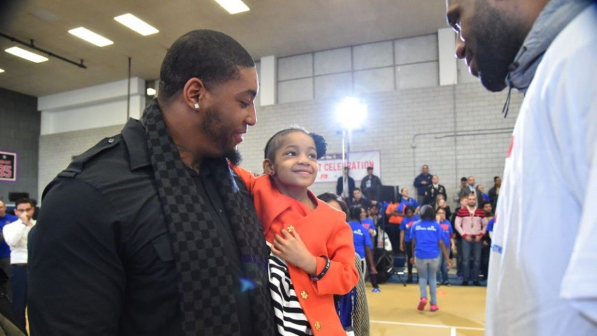 Devon Still Leah Still celebration leave hospital - Sports Illustrated