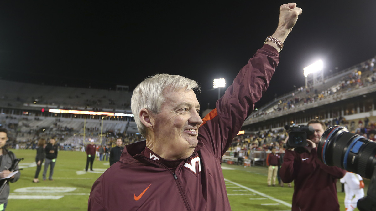 Virginia Tech football: Team unveils black uniforms for UNC game ...