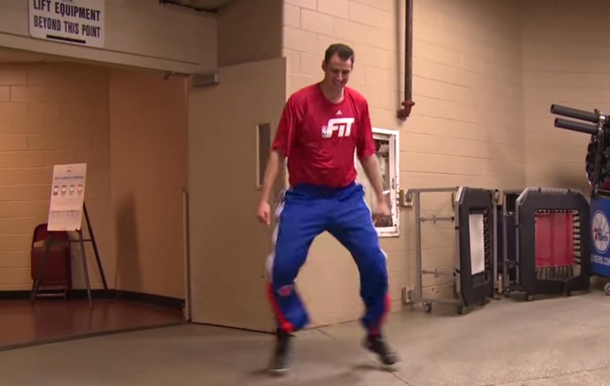 Video: New York Knicks F Jason Smith dances - Sports Illustrated
