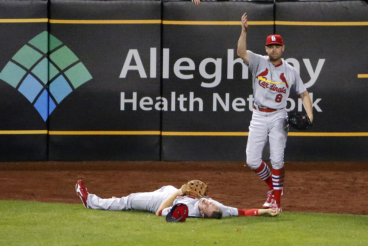 Cardinals outfielder Piscotty injured in violent collision - Sports ...