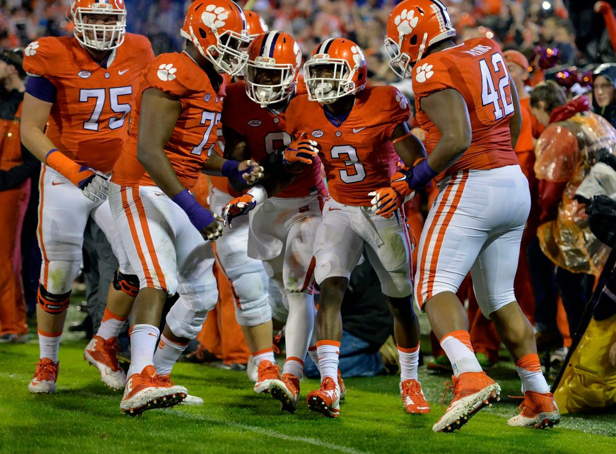 No. 12 Clemson holds off No. 6 Notre Dame 24-22 - Sports Illustrated