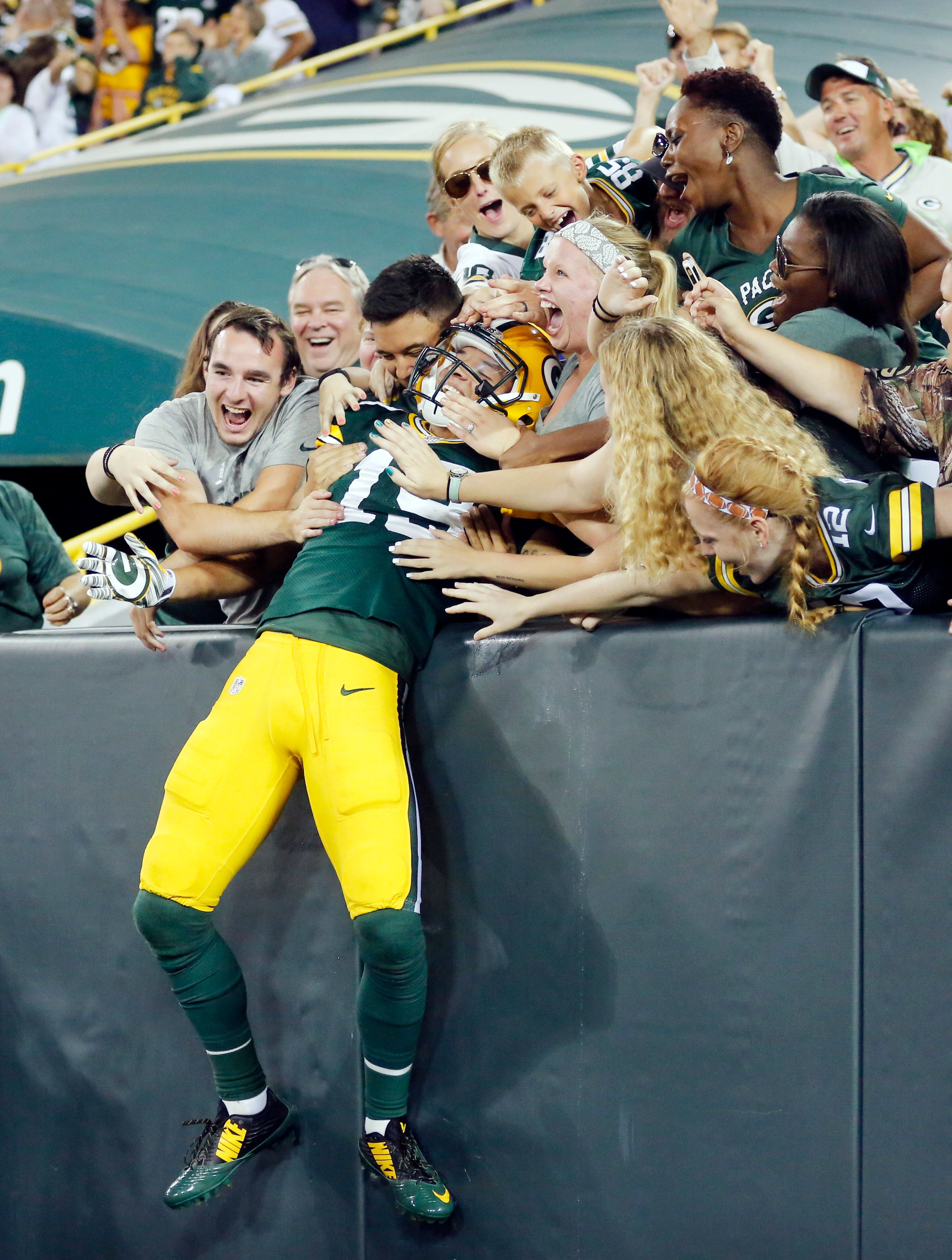 Packers go with White, Janis at receiver; Abbrederis cut - Sports ...