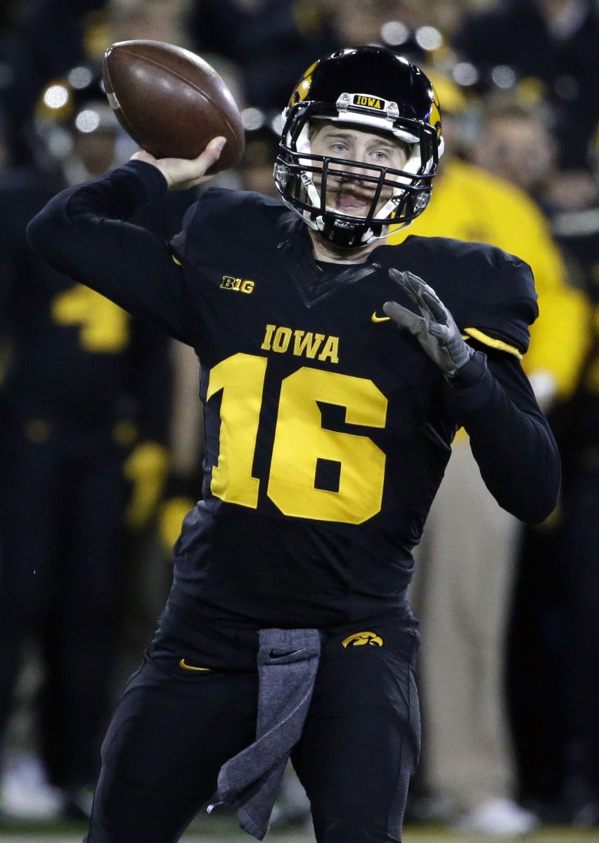 No. 3 Iowa's perfect mark, playoff hopes on line at Nebraska - Sports ...