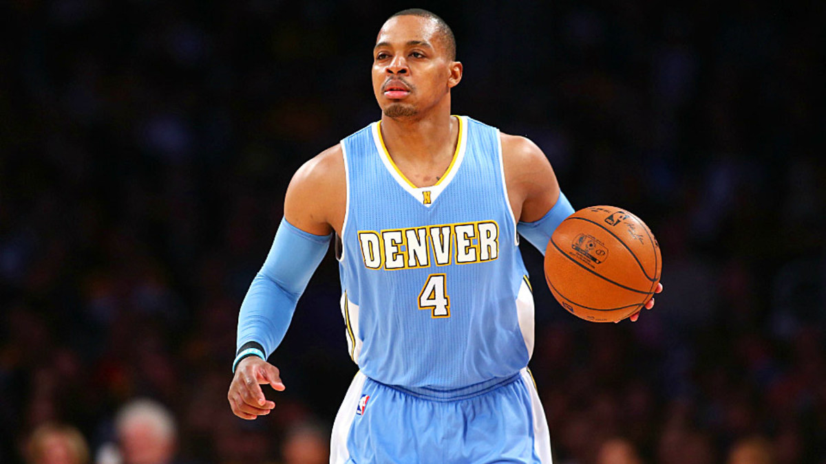 Video: Denver Nuggets' Randy Foye spills entire beer in courtside ...
