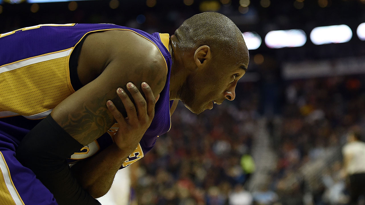 Los Angeles Lakers PG Kobe Bryant to undergo an MRI on shoulder ...
